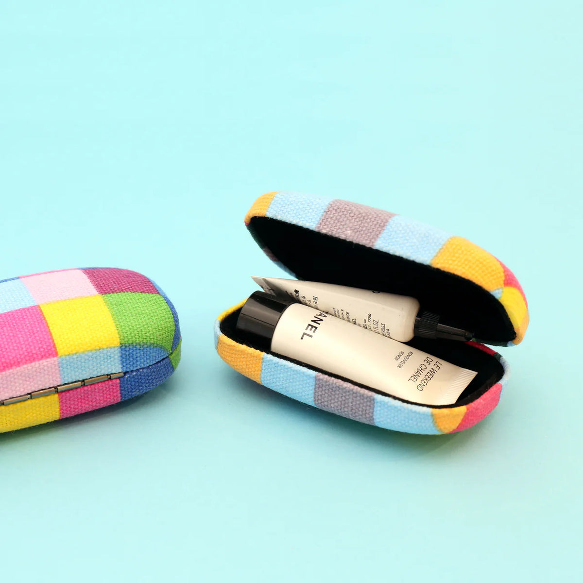 Kikkerland: Plaid Travel Case – The Bookmark Books & Gifts